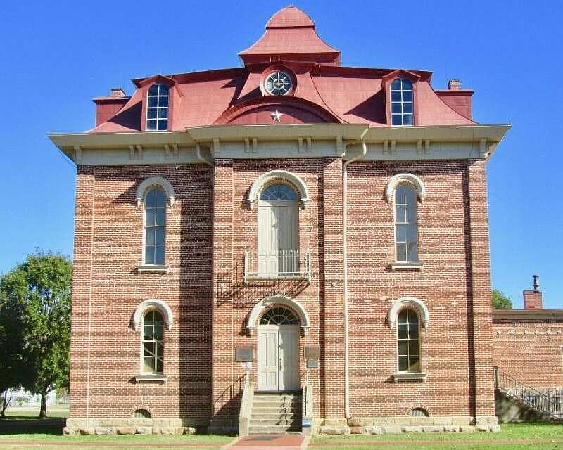 ARKANSAS SIGHTSEEING: Visitor Center, old courthouse tell story of a ...
