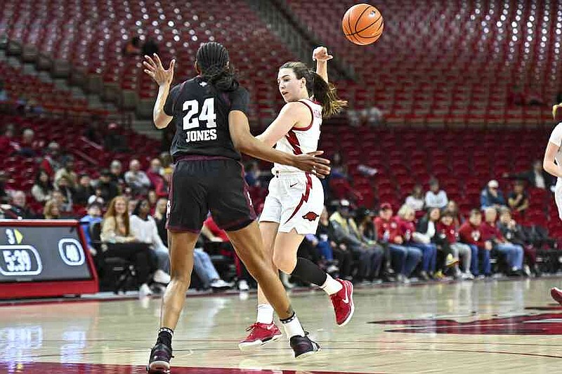 Izzy leaves Aggies dizzy with 33-10 game | Hot Springs Sentinel Record