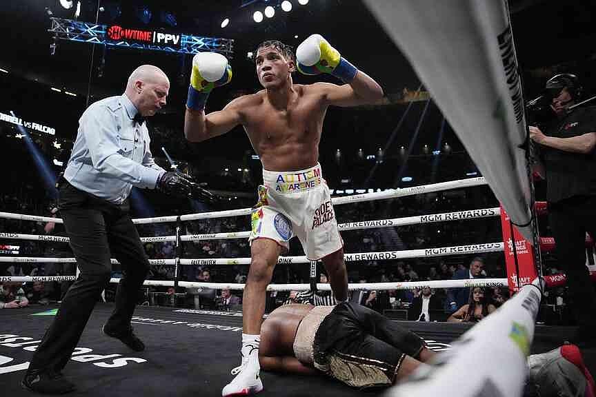 Benavidez, Morrell put undefeated records and light heavyweight belts ...