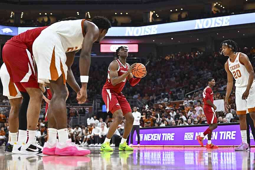 Johnell Davis scores 24 points, Hogs clutch from the line for 78-70 win ...