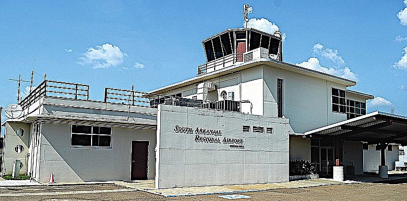 Airport commission awaits word on essential air service | El Dorado News