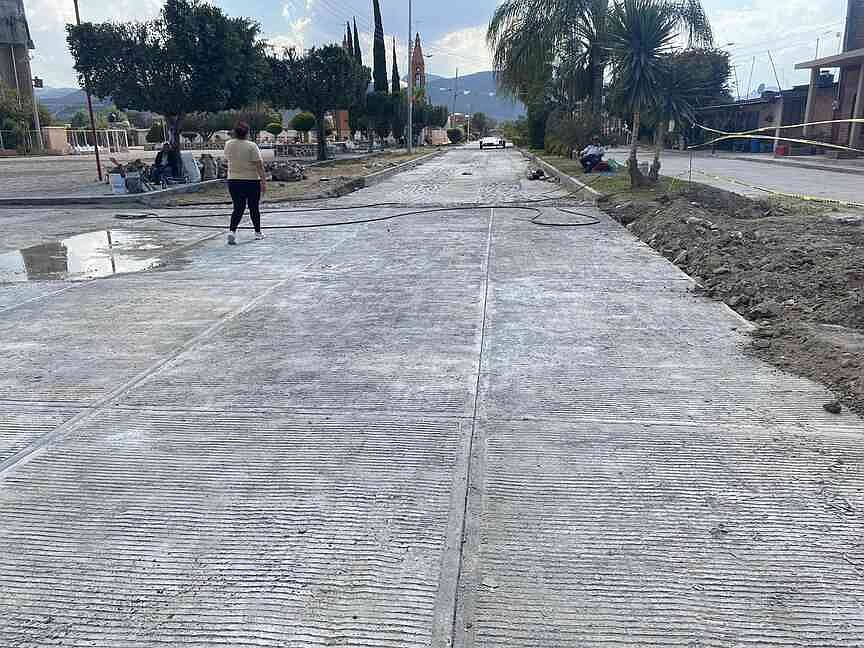Nueva calle en comunidad de Guanajuato, en parte gracias a migrantes de ...