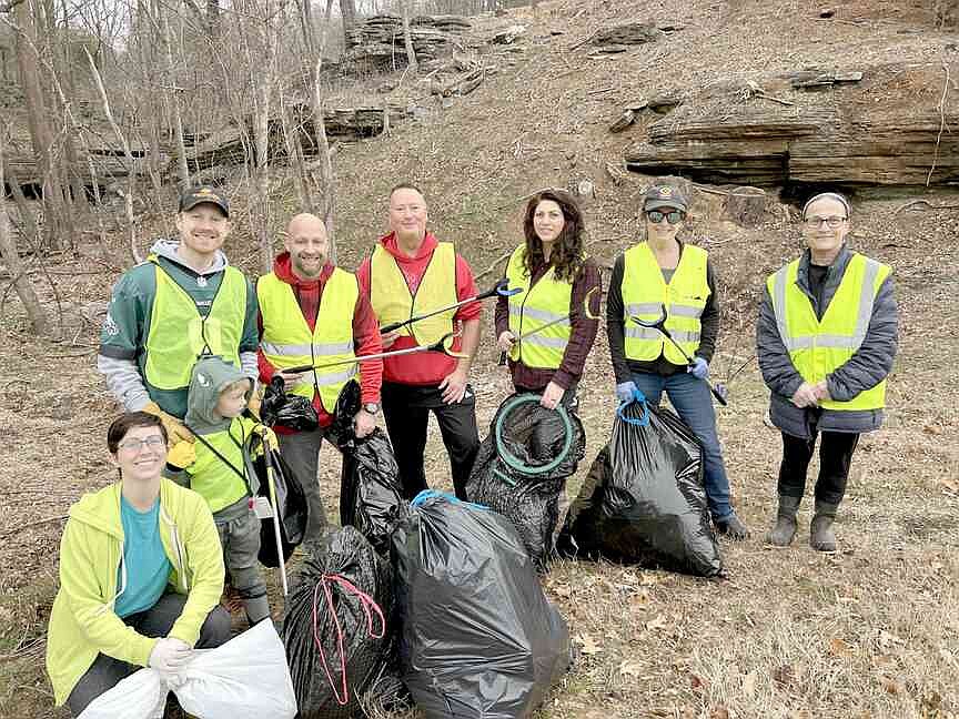 Bella Vista Litter Patrol volunteers work for beautification | The ...