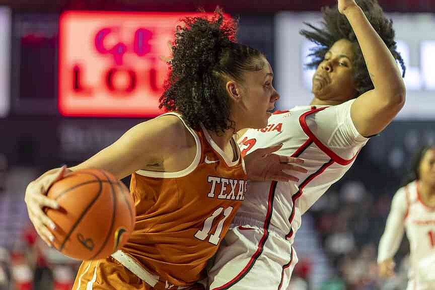 Lady Longhorns lean on defense and defeat Georgia | Texarkana Gazette