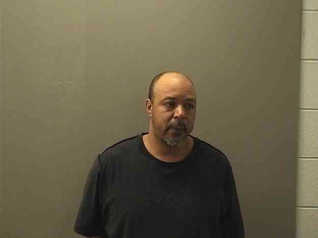 Felon allegedly found with gun after fleeing scene of wreck, threatens ...