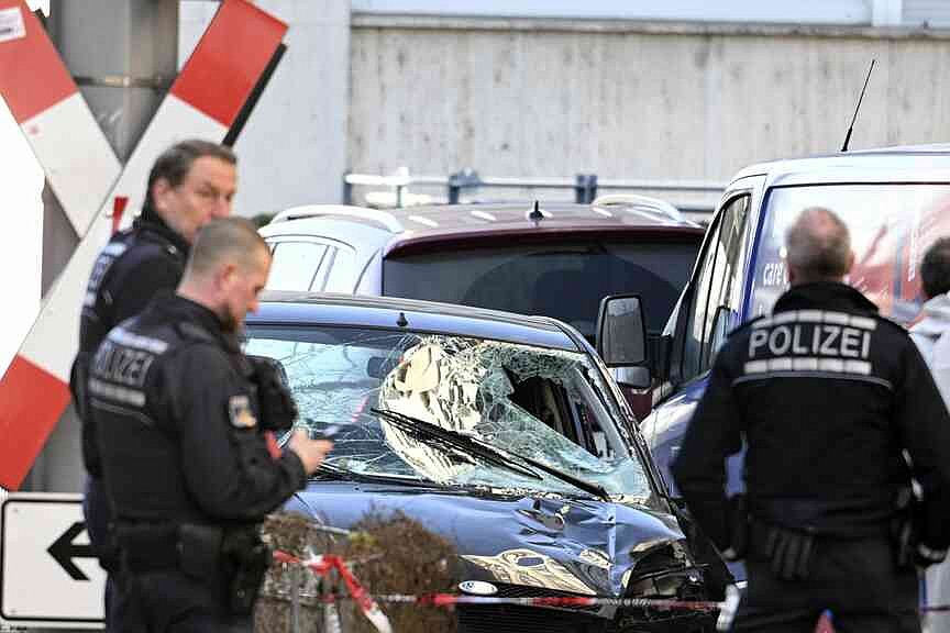 Violent car-ramming attack kills 2 | Northwest Arkansas Democrat-Gazette