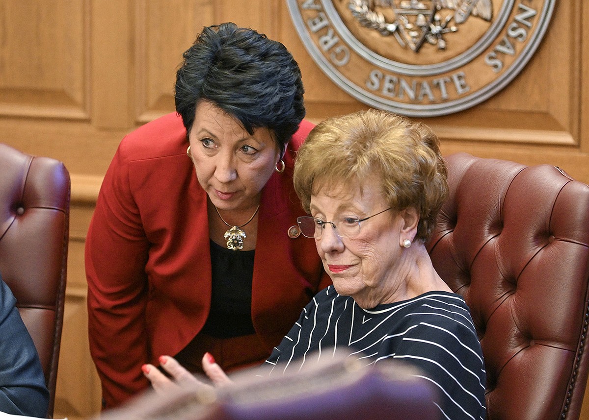 State lawmakers call to redefine 'public meeting,' now more than 1 ...