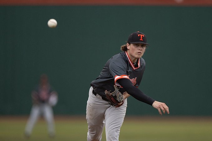 Prep Baseball: Chandler Williamson fills critical role for Texas High ...