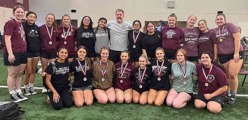 Girls’ powerlifting team powers its way to success | Westside Eagle ...