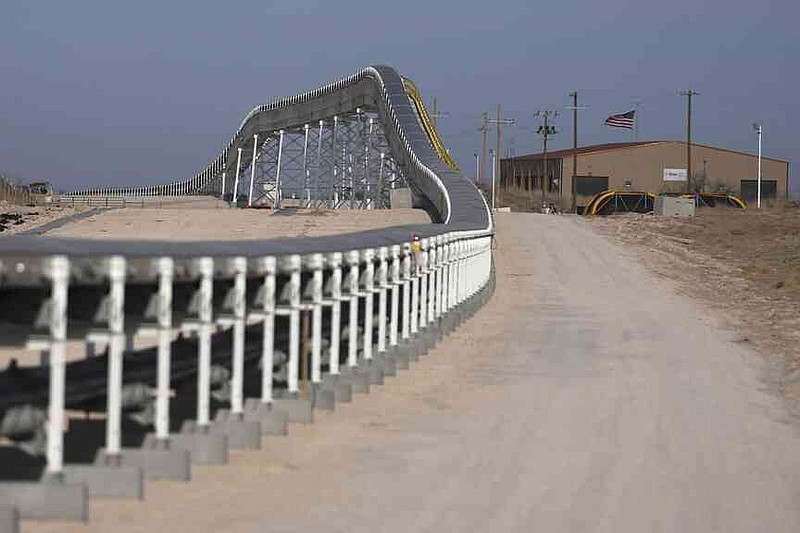Texas oil company rolls out 42-mile conveyor belt to transport sand ...