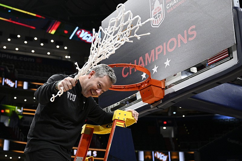Virginia hires VCU coach Ryan Odom, whose father was a Cavaliers ...