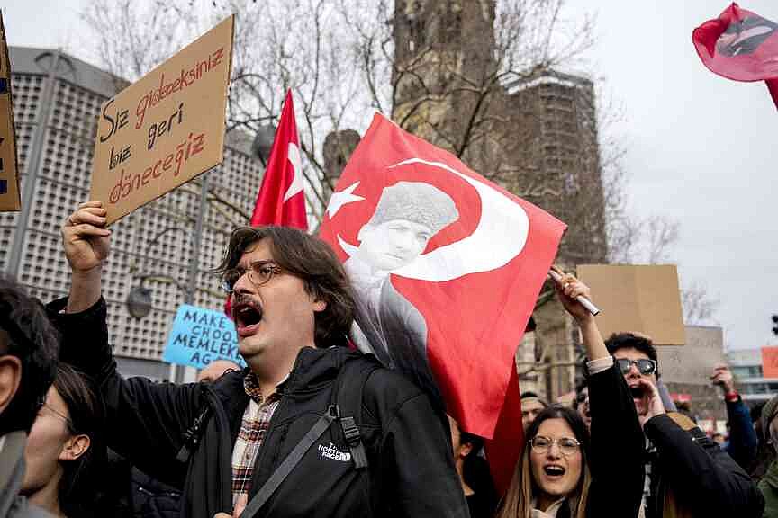 Turkish protesters decry arrest | Northwest Arkansas Democrat-Gazette