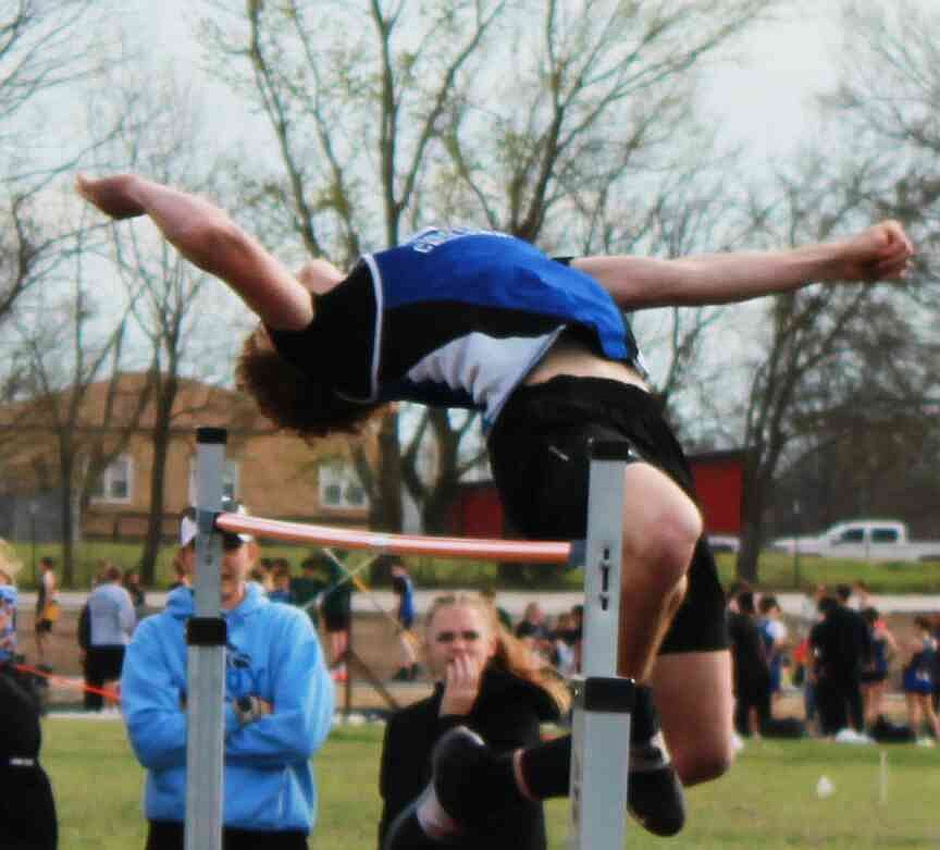 New Bloomfield hosts first meet on renovated track | Fulton Sun