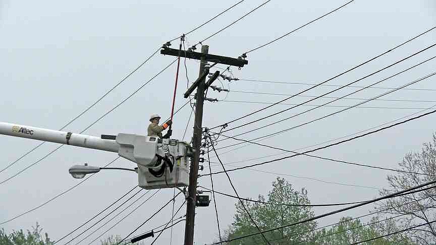 UPDATE | Highway 171 reopens, shelter in place lifted, LHFD says | Hot ...