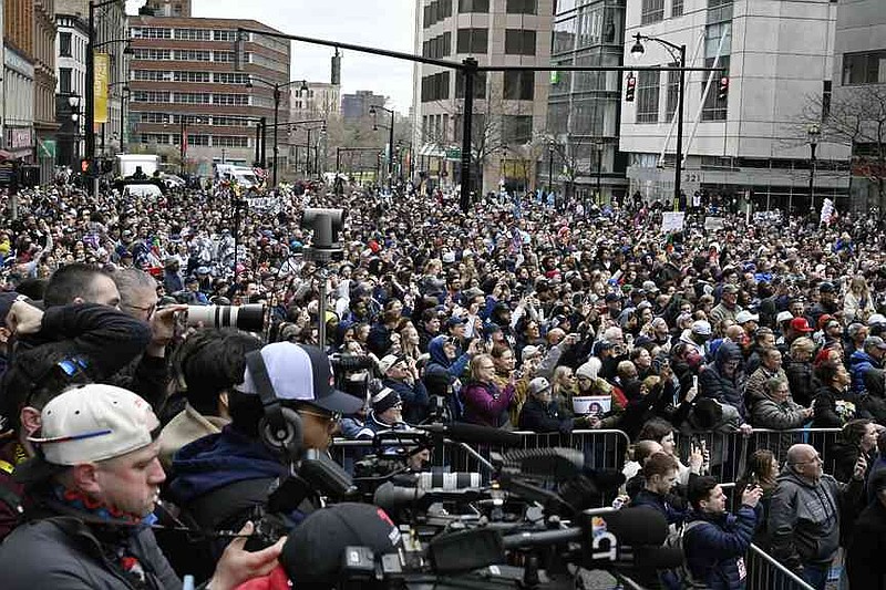 Another UConn basketball title, another parade | The Arkansas Democrat ...