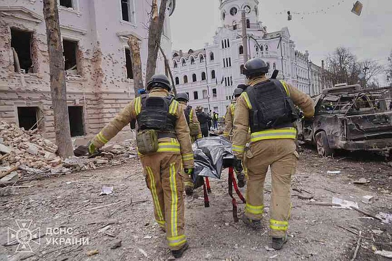 Russian missiles hit Ukrainian city of Sumy, killing more than 30 ...