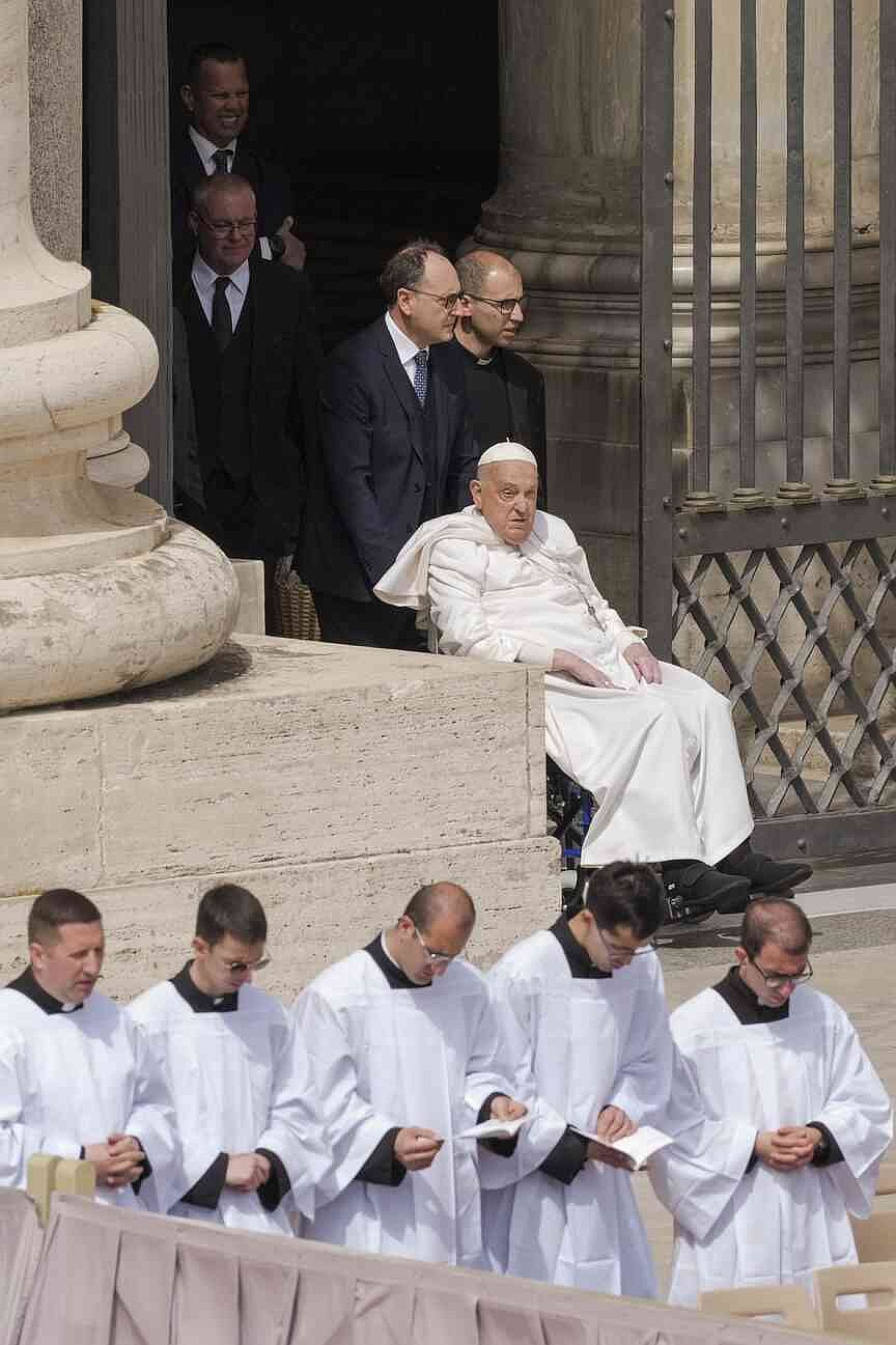 Convalescing Pope Francis opens Holy Week in St. Peter’s Square ...