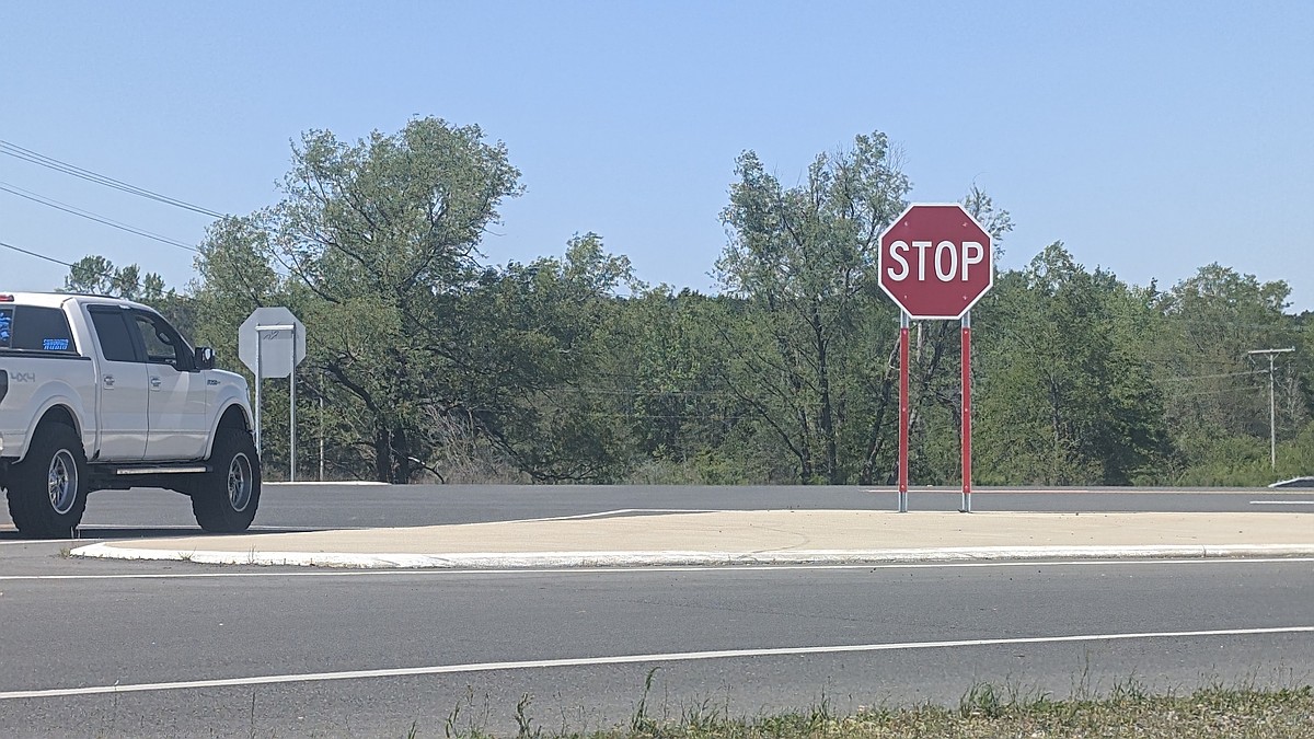 SAU and 82 intersection gets high vis stop signs to improve safety ...