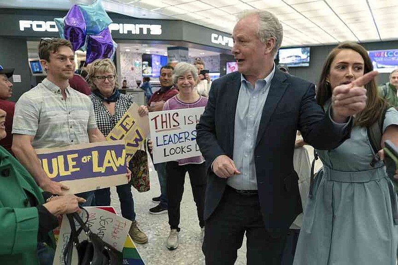 Anti-Trump resistance sees another leader in Van Hollen | Texarkana Gazette