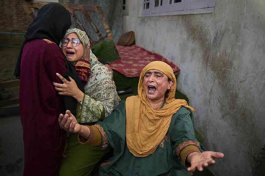 Pakistan-India border standoff continues after tourist attack | The ...