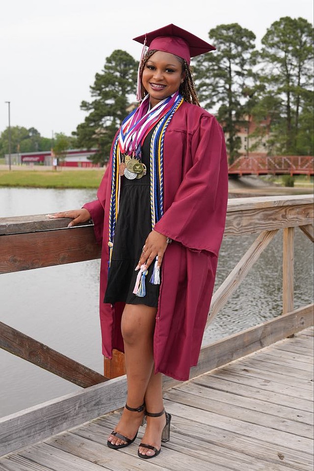 Liberty-Eylau valedictorian earns over $1 million in scholarship offers ...