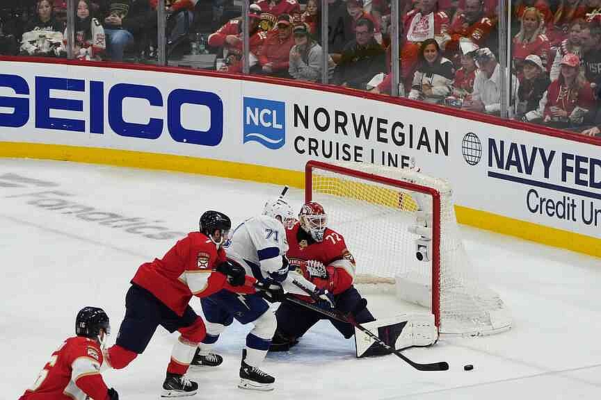Ekblad, Jones net momentous goals | Northwest Arkansas Democrat-Gazette