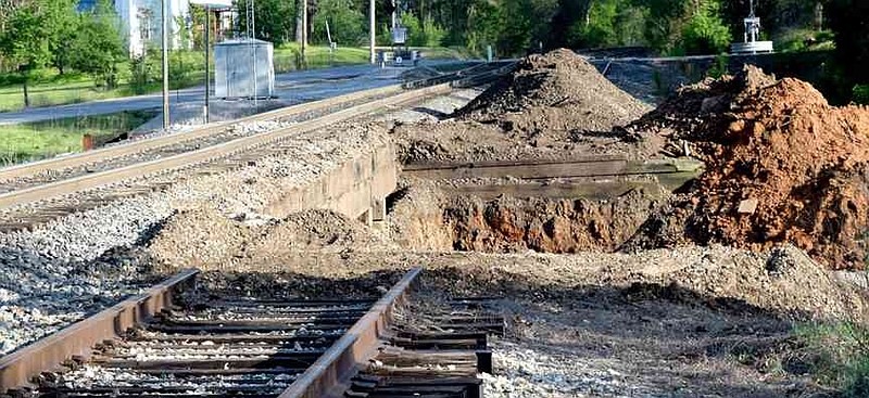 Decatur Branch Creek railroad trestle undergoing replacement | Westside ...