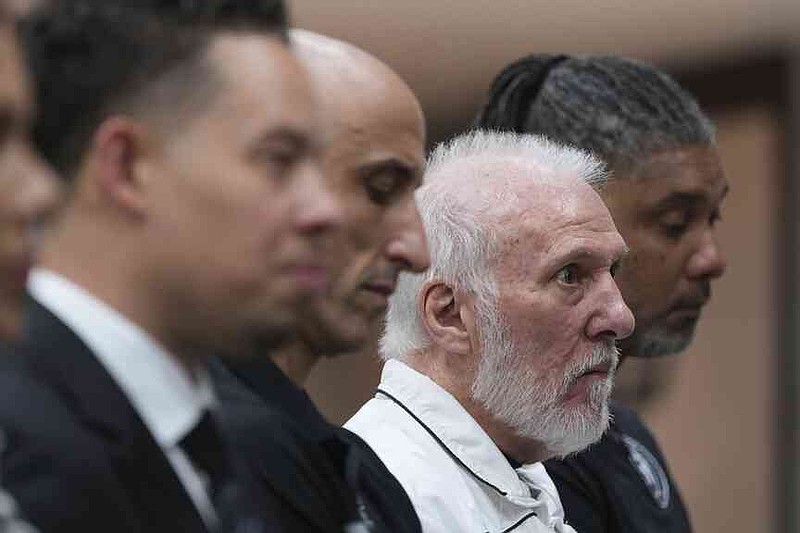 Popovich, now ‘El Jefe,’ passes torch to Johnson | The Arkansas ...