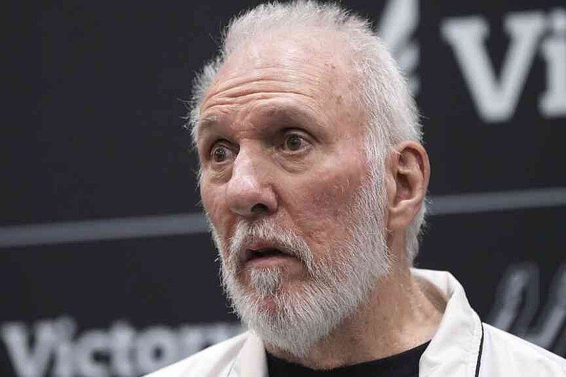 Popovich, now ‘El Jefe,’ passes torch to Johnson | Northwest Arkansas ...
