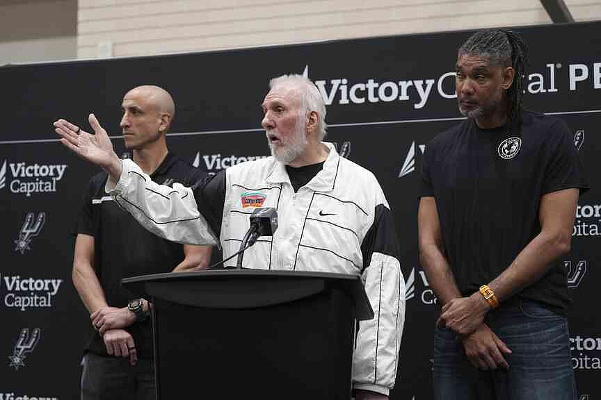 Popovich, now ‘El Jefe,’ passes torch to Johnson | The Arkansas ...