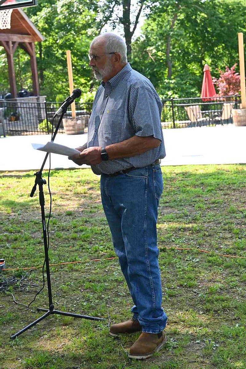 Beloved Gravette vet receives Benton County Farm Family of the Year ...