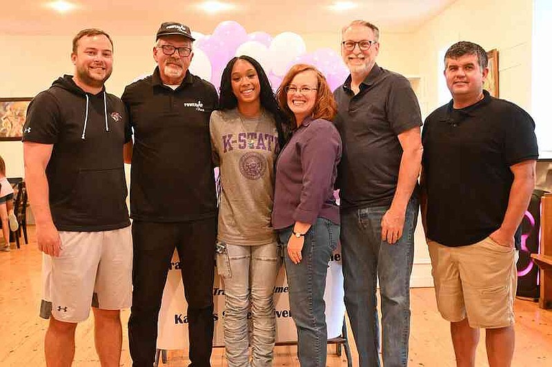 Siloam Springs track star Desirae Riehle signs for Kansas State | The ...