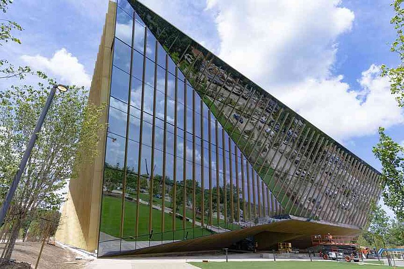 Alice L. Walton School of Medicine welcomes first class of students Monday | The Arkansas ...