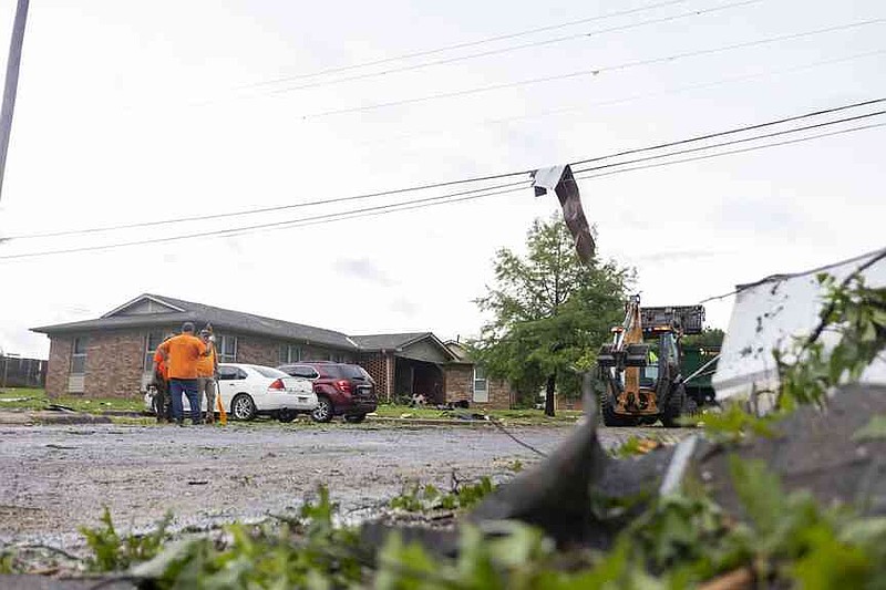 Confirmed EF1 tornado damages over 50 buildings in Van Buren ...