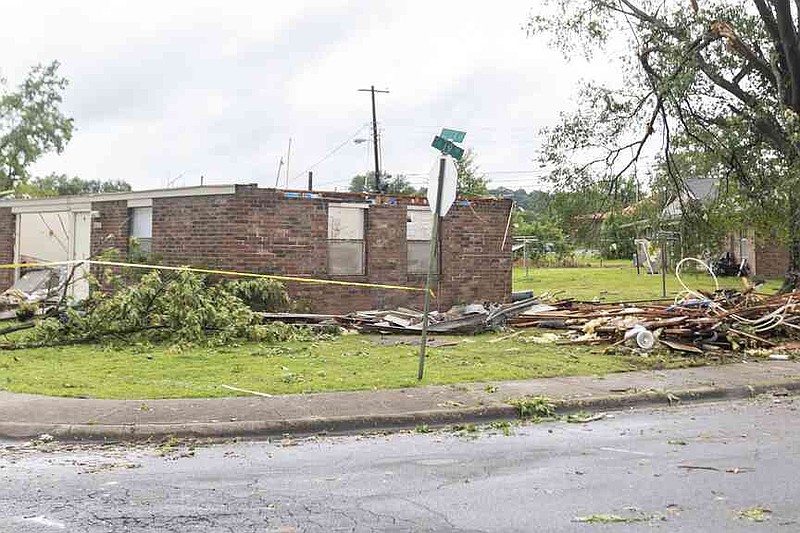 Confirmed EF1 tornado damages over 50 buildings in Van Buren | River ...