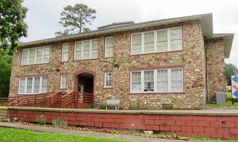 ARKANSAS SIGHTSEEING: Norman has smallest public library in state and ...