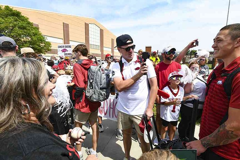 PHOTOS: Fans send Omahogs off in style from Fayetteville | Northwest ...