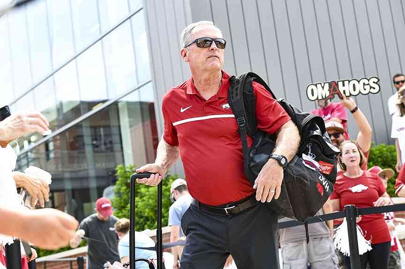PHOTOS: Fans send Omahogs off in style from Fayetteville | Northwest ...