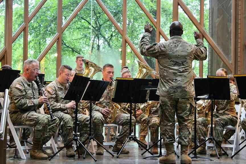 WATCH | Arkansas National Guard’s 106th Army Band performs at Garvan’s ...