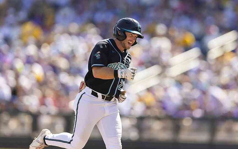 LSU sweeps Coastal Carolina in College World Series finals for 2nd ...