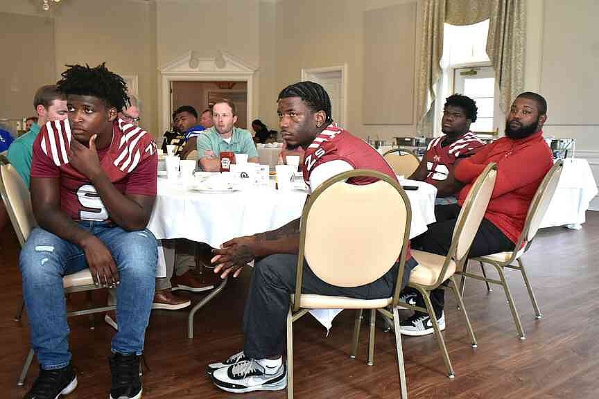 Football teams lean on strength, faith | Pine Bluff Commercial News