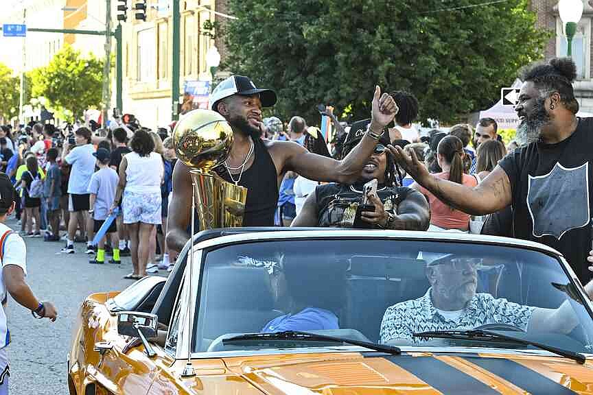 ‘Thunder in the Fort’ celebrates Jaylin Williams, Isaiah Joe; crowd ...