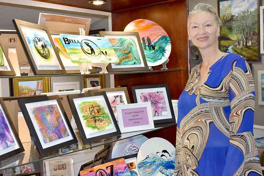 Bella Vista artist uses pour and spin techniques for painting | The ...