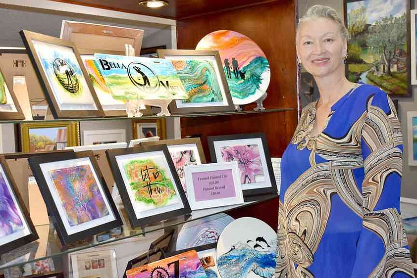 Bella Vista artist uses pour and spin techniques for painting | The ...