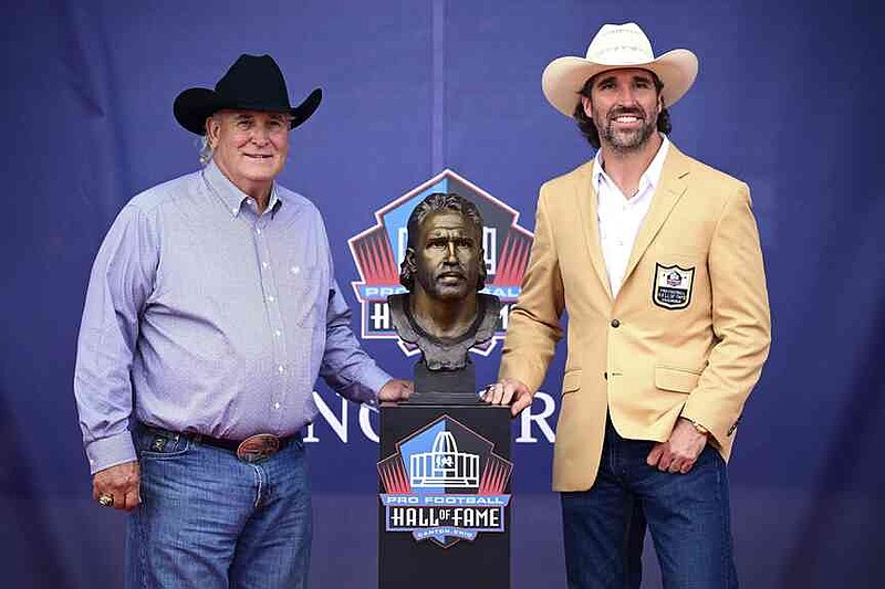 Sharpe in giving mood at Hall of Fame induction | Northwest Arkansas ...