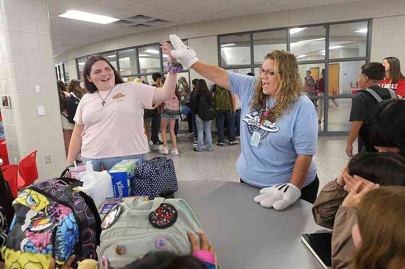 Lingle Middle School welcomes back students one year after significant ...