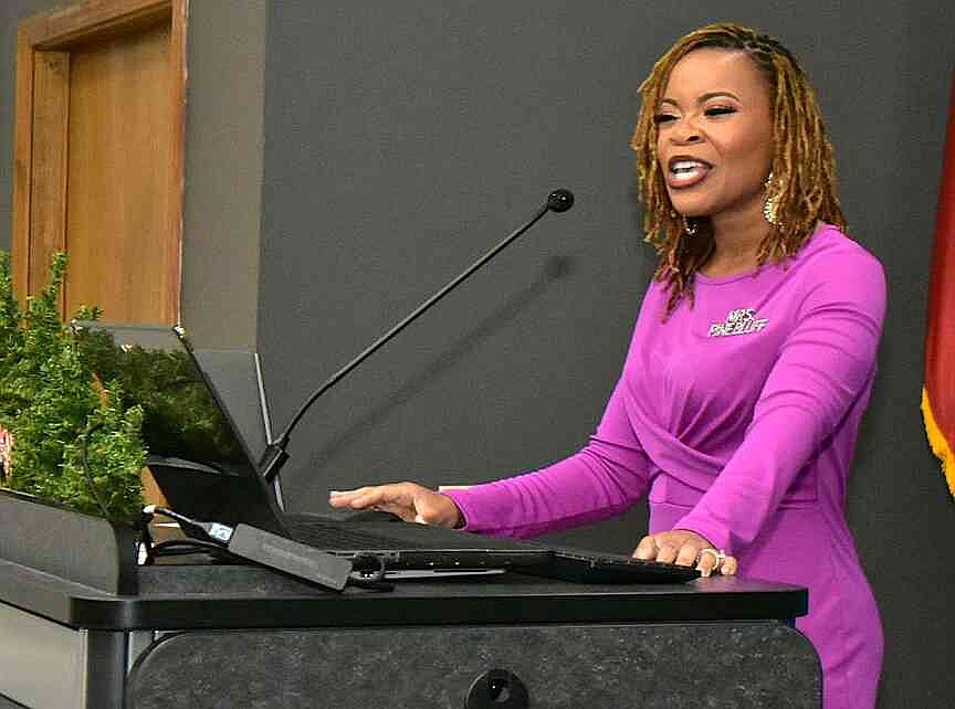 Pine Bluff woman named Mrs. Arkansas 2025, focuses on elevating mothers | Pine Bluff Commercial News