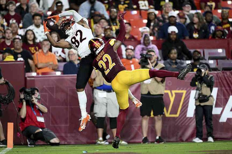 Burrow leads 2 TD drives in win | Northwest Arkansas Democrat-Gazette
