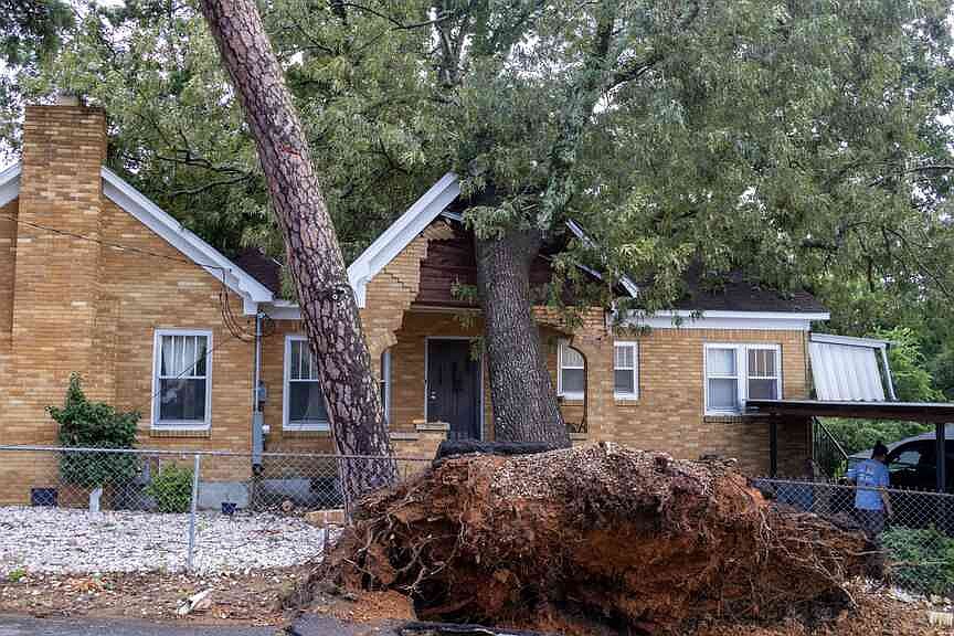 WATCH | Strong winds cause damage across Hot Springs, Garland County ...