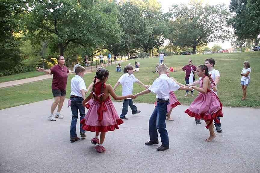 Another year of square dancing, another record number of groups | The ...